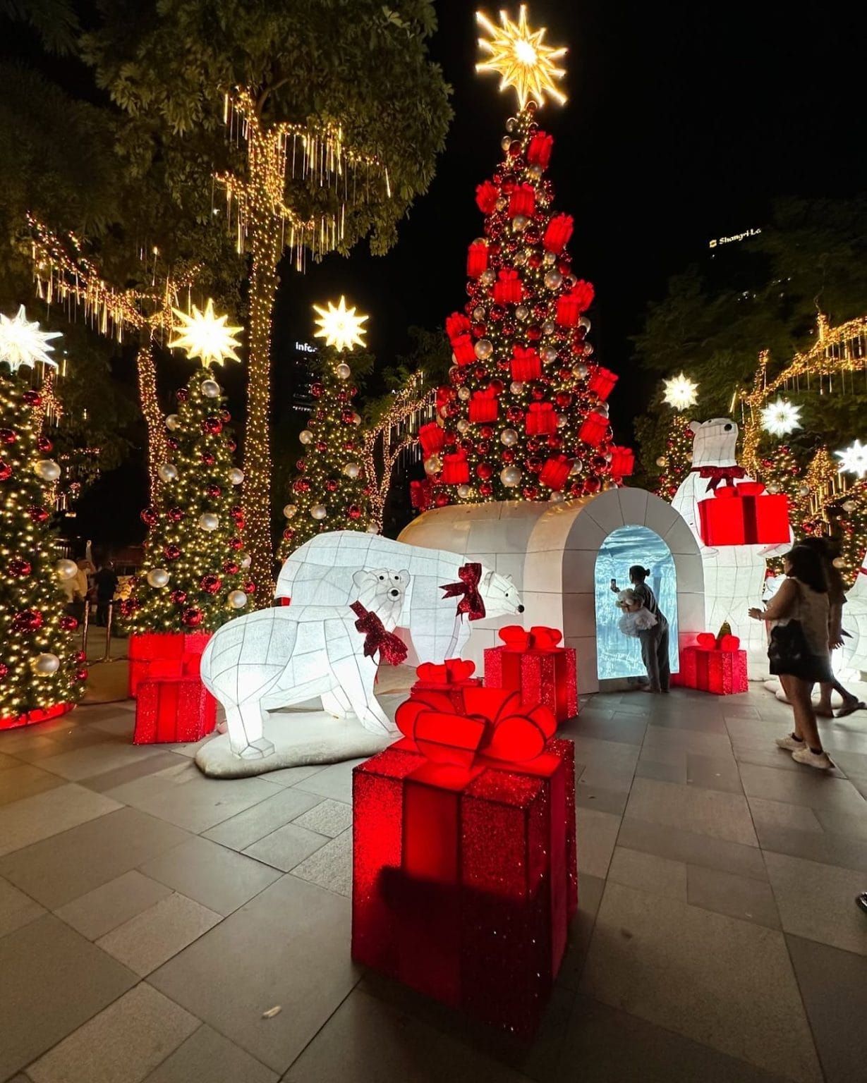 21+ Spots to Celebrate Christmas in Manila 2025 (Ayala, BGC & More ...
